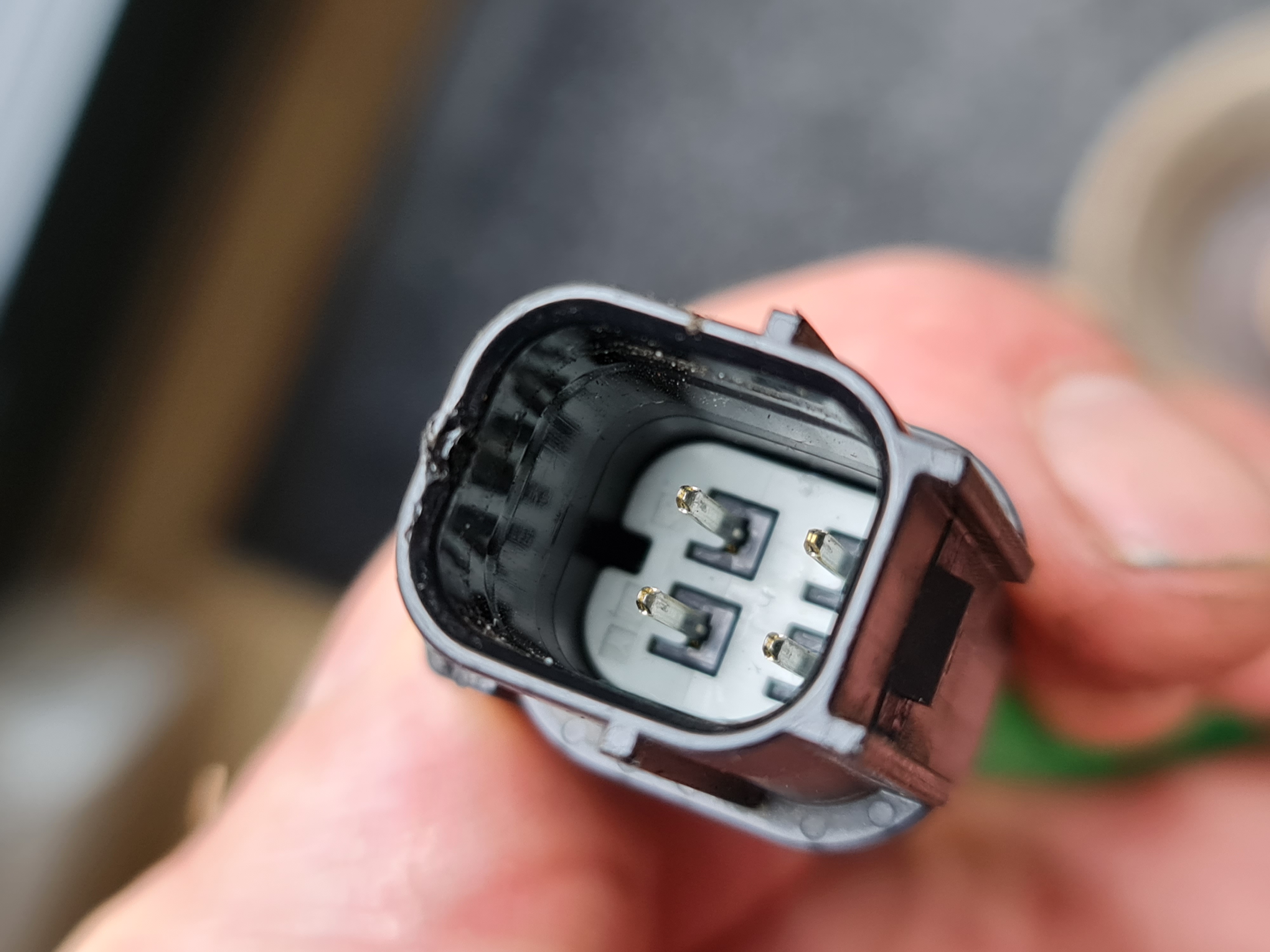 De-pin oxygen sensor connector - any ideas?